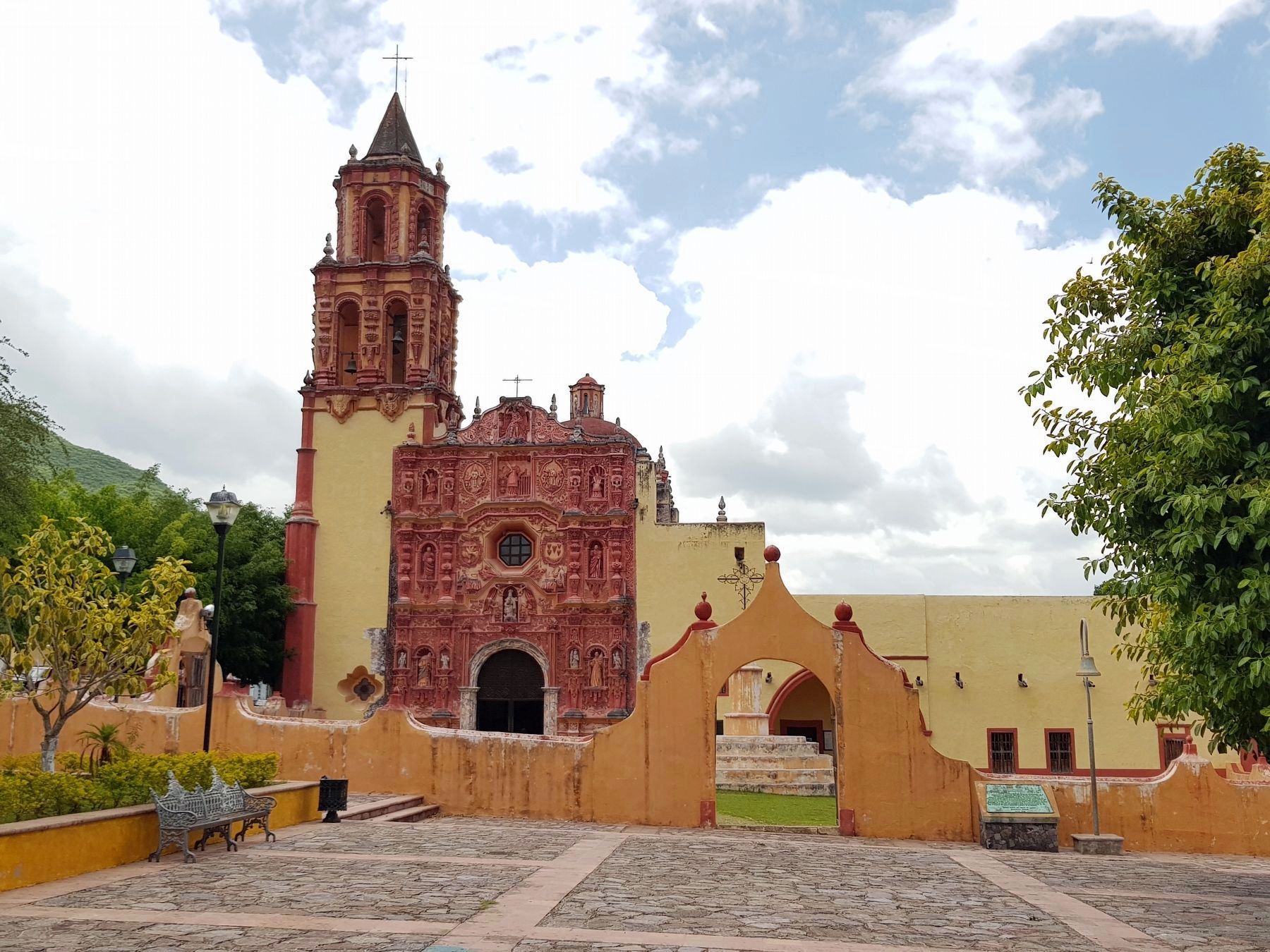 Landa de Matamoros: El pueblo celestial - Ciudad y Poder